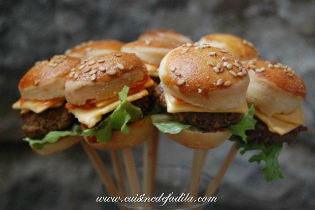 Mini burger | We Heart It | burger, delicious, and lollipop